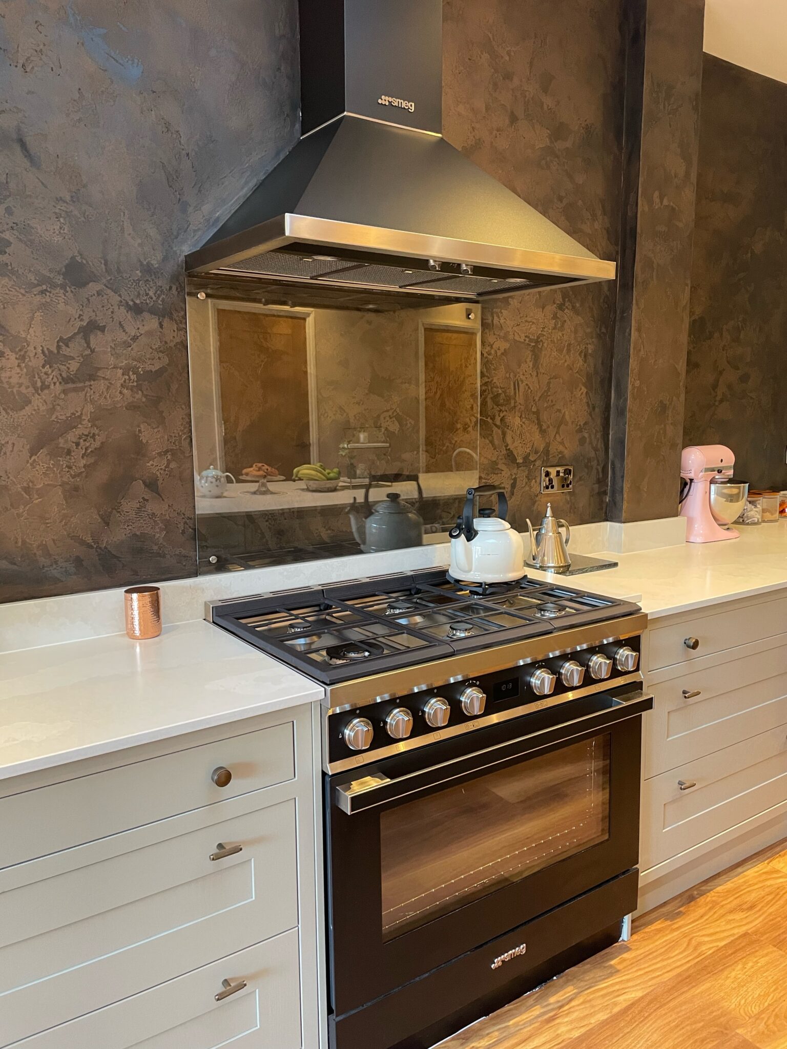 How An Ornate Polished Plaster Trend Took Over Europe